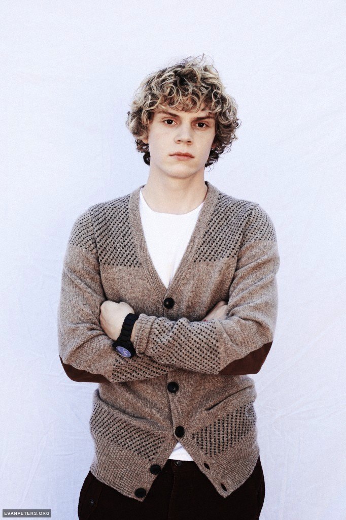 Evan Peters photo gallery - 334 best Evan Peters pics | Celebs-Place.com